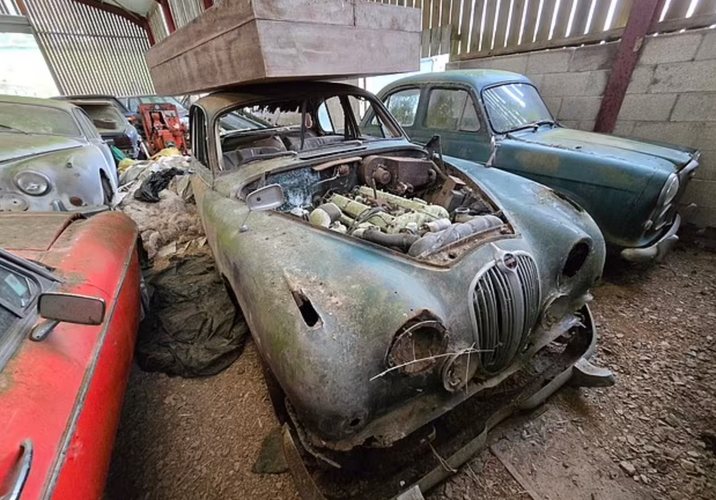 Një koleksion i jashtëzakonshëm MAKINASH klasike zbulohet në një ...