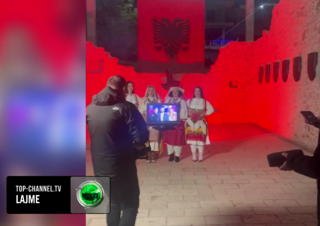 Zbuloni prapaskenat nga xhirimet e këngës së fundvitit të Top Medias ...