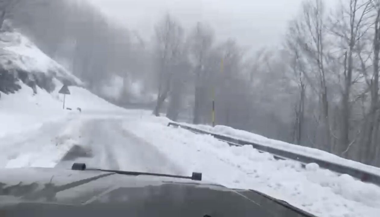 Reshje bore dhe rrëshqitje dherash e gurësh, bllokohet rruga Theth ...