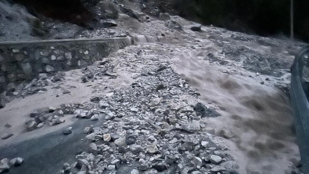 Reshje bore dhe rrëshqitje dherash e gurësh, bllokohet rruga Theth ...