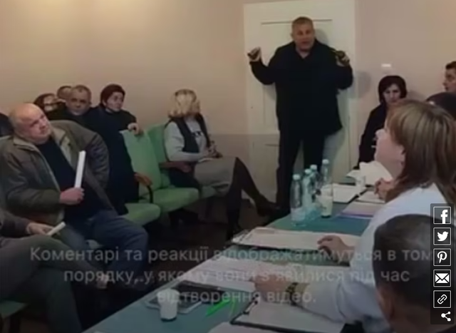 VIDEO/Momenti kur politikani ukrainas lëshon tre granata gjatë ... VIDEO/Momenti kur politikani ukrainas lëshon tre granata gjatë ...
