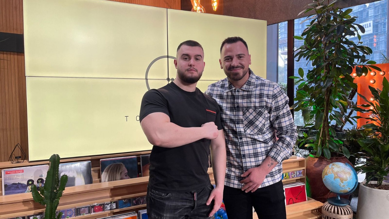 “Nuk më pëlqen fiziku i Eglit, është pa…”/ 19-vjeçari viral në “TikTok ...