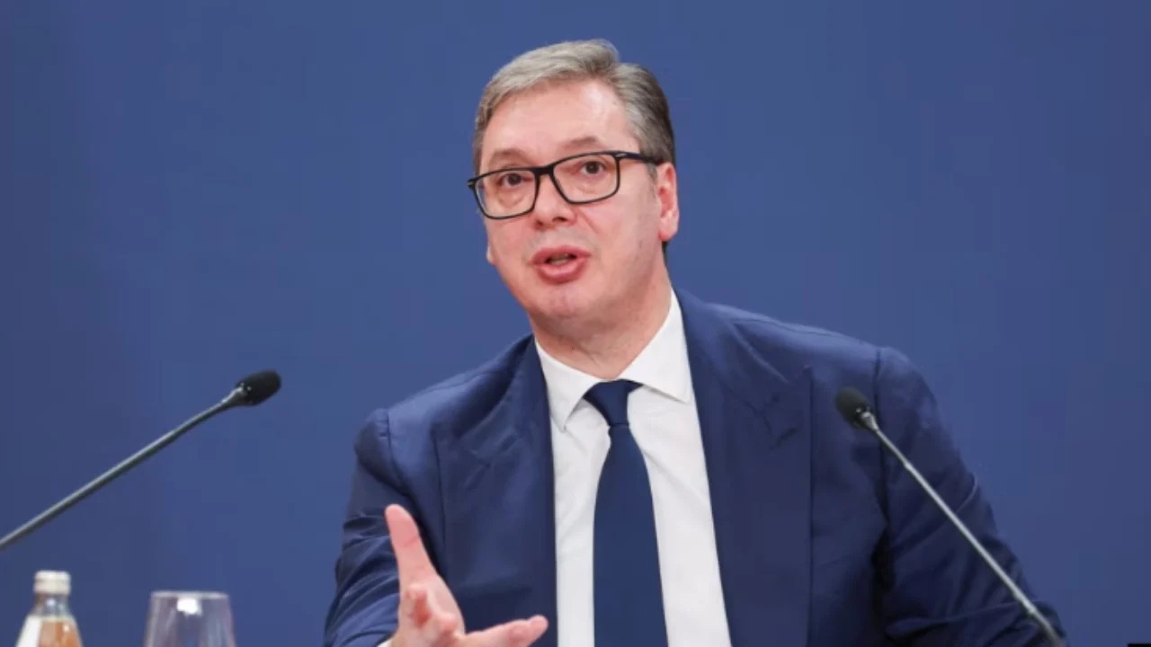 Vuçiç i "trembet" luftës! Rikthen në Serbi shërbimin e detyrueshëm ...