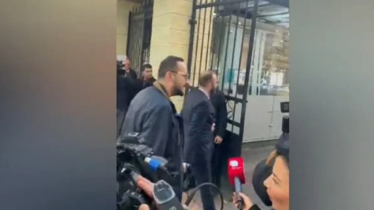 Garda lejon deputetët e përjashtuar të hyjnë në Kryesi! Salianji: E ... Garda lejon deputetët e përjashtuar të hyjnë në Kryesi! Salianji: E ...