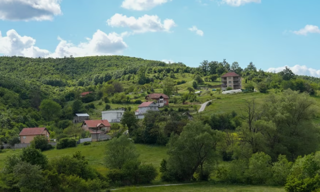 Fshati Brus, aty ku katolikët dhe myslimanët janë një familje (FOTO ...