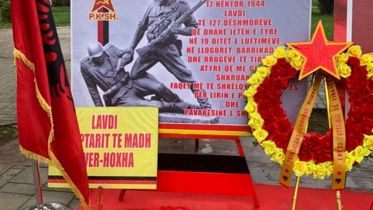 FOTOLAJM/ “Lavdi Enver Hoxhes”, ja si e festuan nostalgjikët e ...