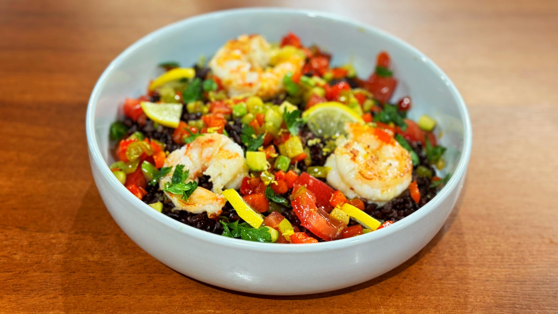 Oriz i zi me karkaleca dhe perime | Gazeta Shqip