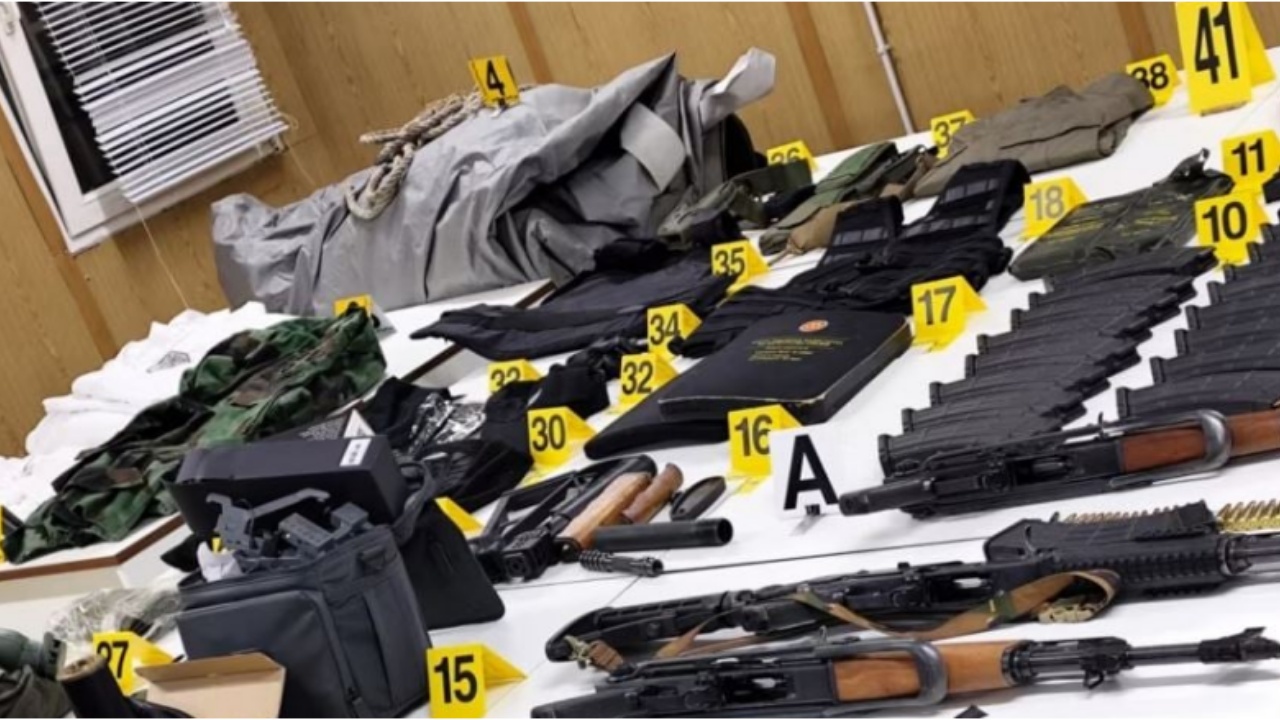Policia e Kosovës sekuestron sasi armësh në Veri, ndalohet një ish ...