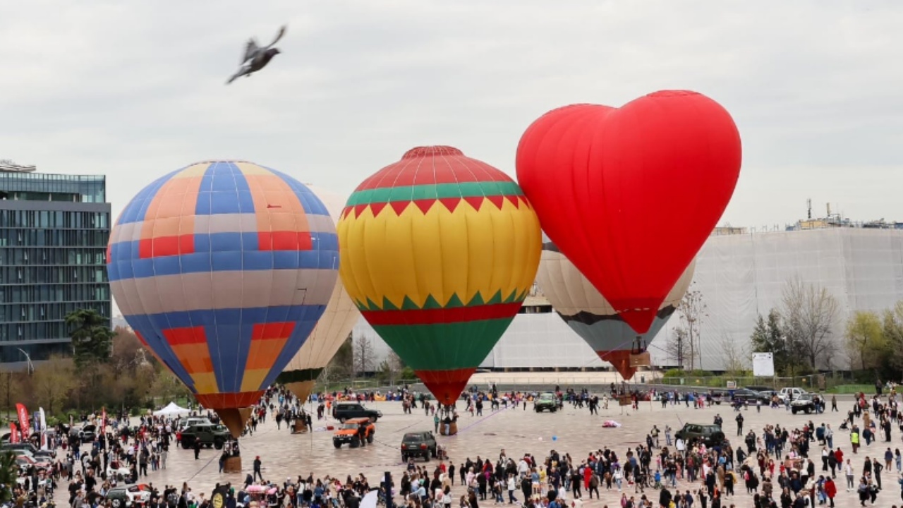 Dita e verës në Tiranë/ Festime, lule, ëmbëlsira, panaire dhe koncerte ...