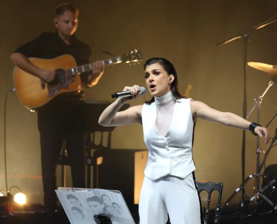 “Finalmente Elsa”/ Recitali i këngëtares së njohur që rrëqethi të ...