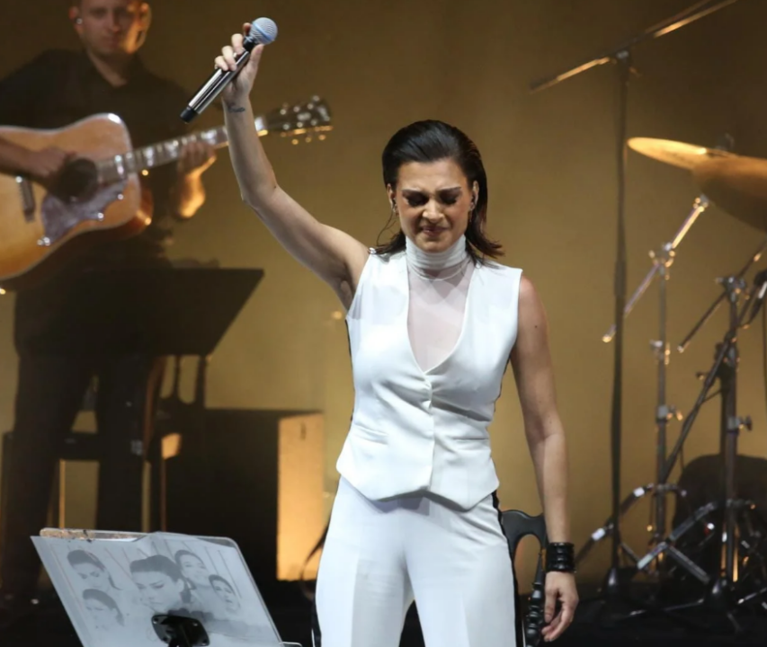 “Finalmente Elsa”/ Recitali i këngëtares së njohur që rrëqethi të ...