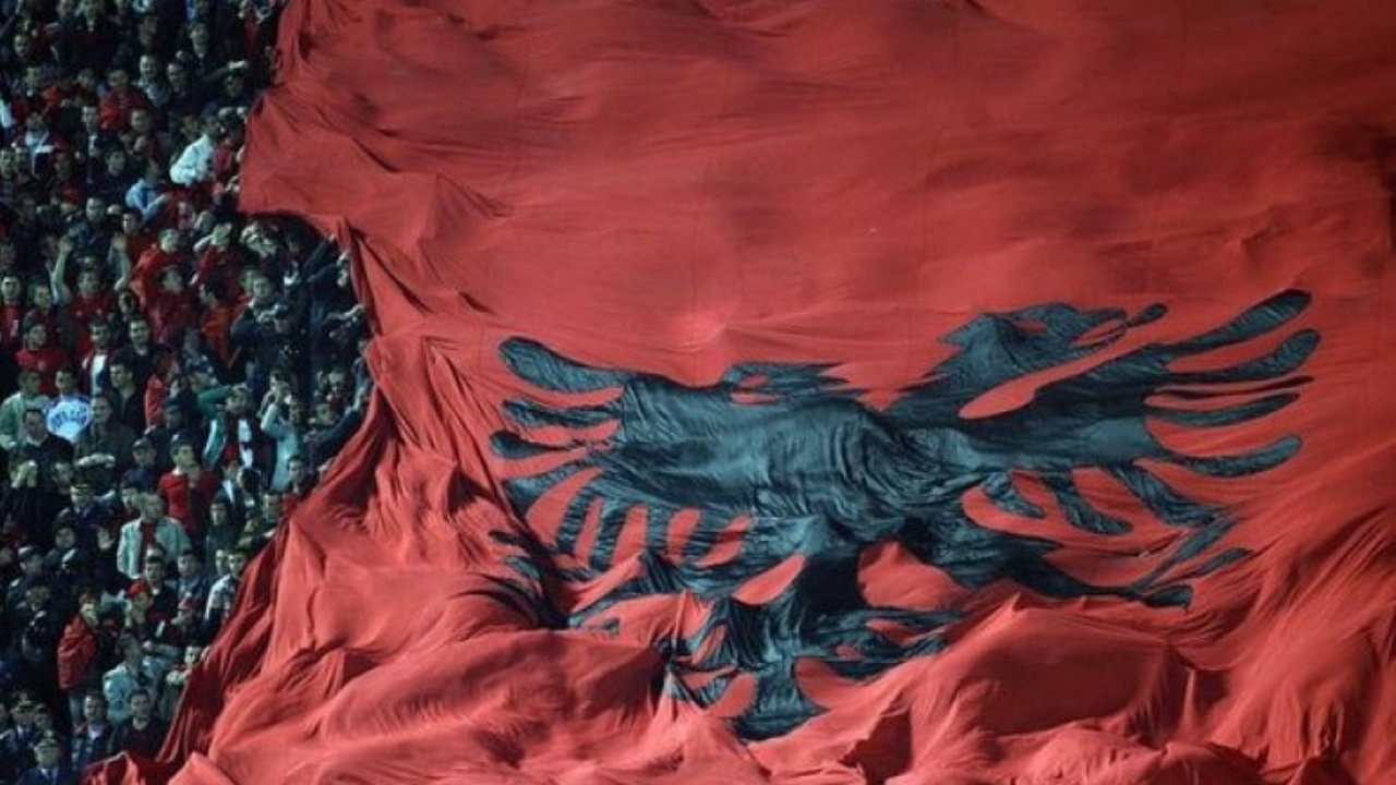 VIDEO/ Nga flamuri gjigand, tek koreografia e veçantë, çfarë kanë ...