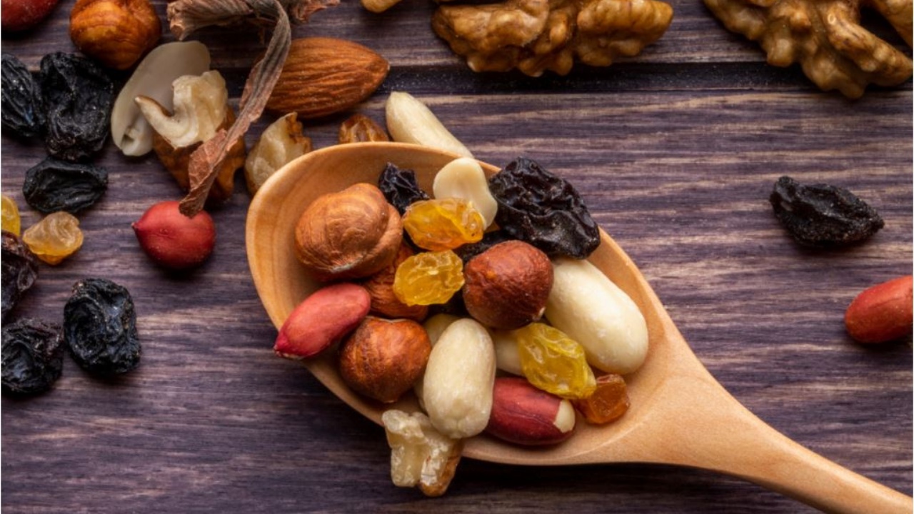 Kur është koha më e mirë për të ngrënë arra dhe fruta të thata | Gazeta ...