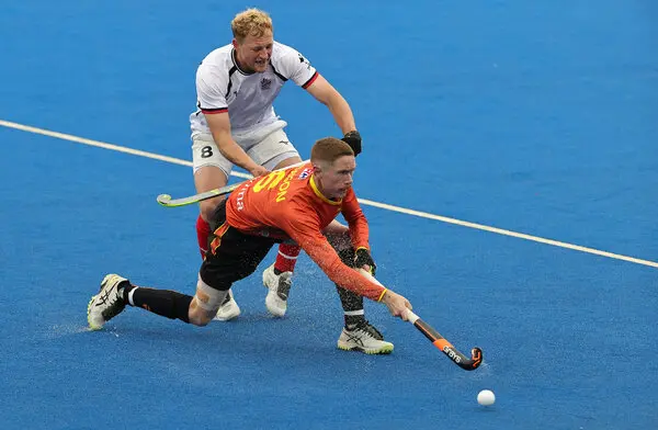 Sportisti australian pret gishtin e tij për të marrë pjesë në Lojrat ...