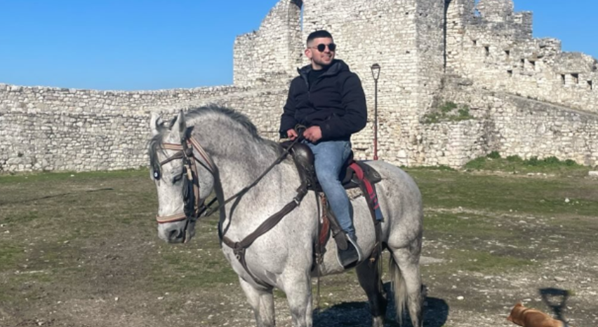 Ishte duke u larë dhe e rrëmbeu rrjedha e lumit Mat, ky është 22 ...