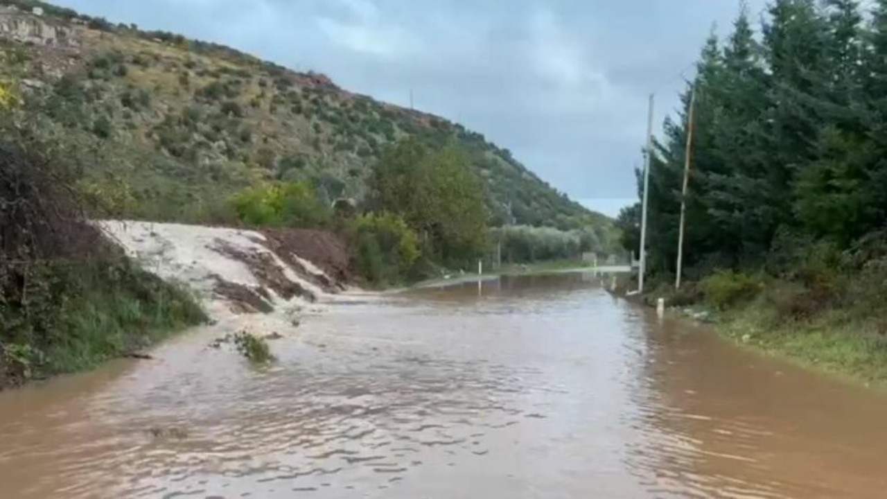 Moti i keq në vend/ Përmbytje dhe rënie inertesh në rrugën Lezhë-Milot ...