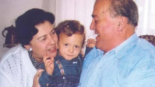 E ëma ndërroi jetë në moshën 88-vjeçare, Pirro Çako bën postimin prekës ...