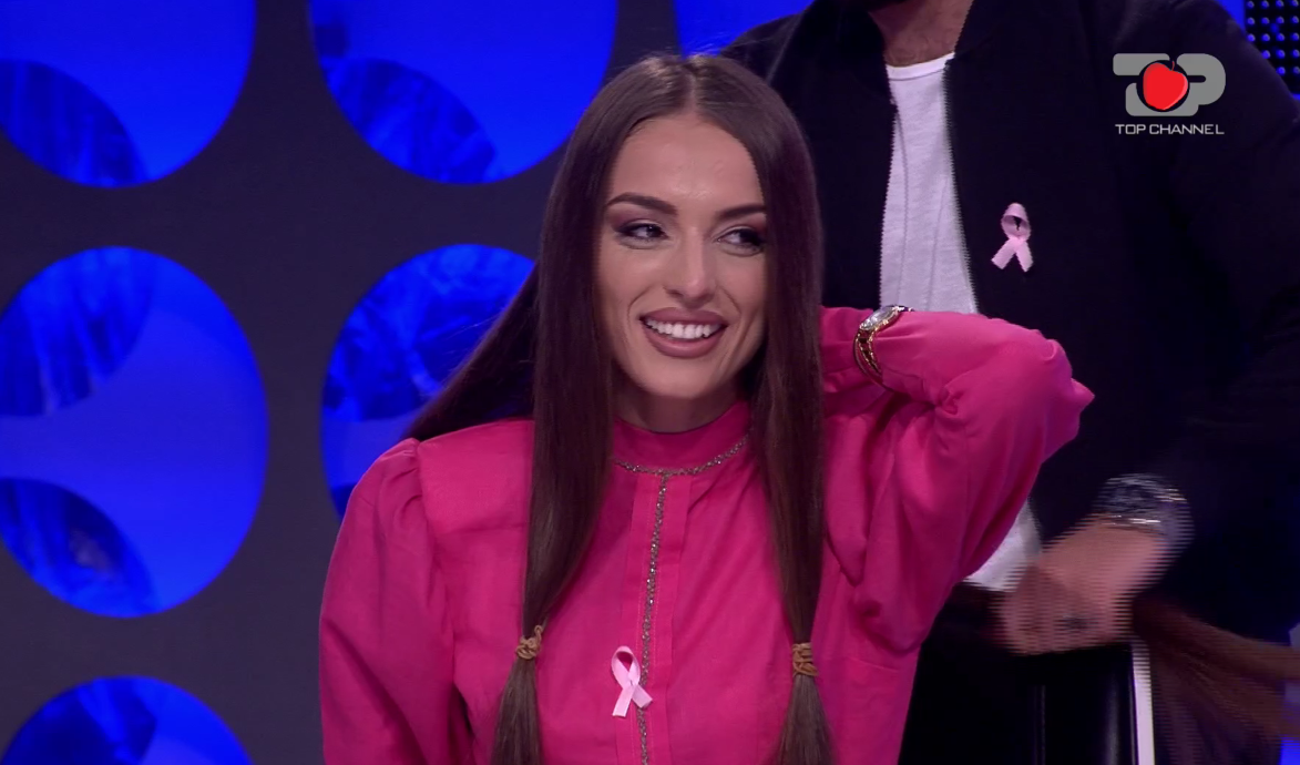 Preu flokët e gjatë LIVE në emision, ja si duket Ana e Përputhen me ...