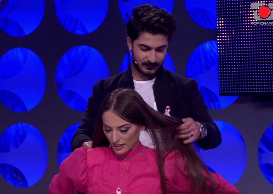 Preu flokët e gjatë LIVE në emision, ja si duket Ana e Përputhen me ...