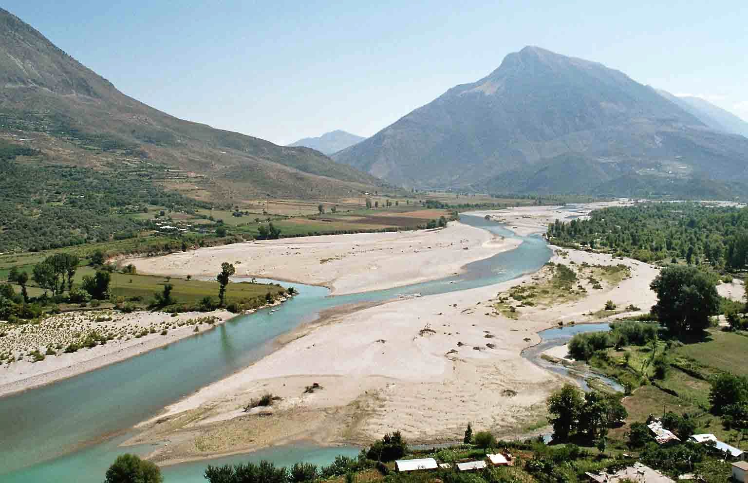 Si janë helmuar burimet ujore të Shqipërisë nga ndotja 30-vjeçare ...