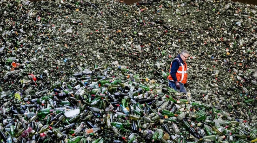 Xhami apo plastika, cili material është më i dëmshëm për mjedisin ...