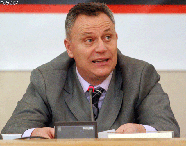 “Çarmatoset” Agron Kuliçaj, dorëzon pistoletën | Gazeta Shqip