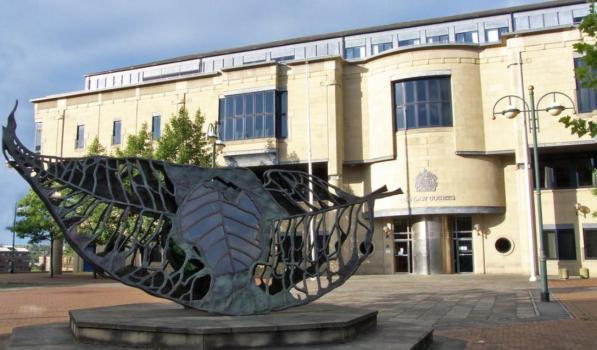 Gjykatësi i paguan shpenzimet ligjore 15-vjeçares së përdhunuar ...