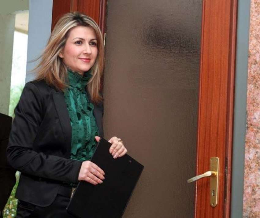 Ish-kryeprokurorja Ina Rama, “ngel në klasë” me vendimet e saj, për ...