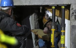 Foto/ Kush është i riu nga Thumana që humbi jetën pas 17 orësh nën ...