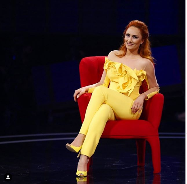 Eneda Tarifa zbulon si ka qenë veshur para 15-viteve: Kostum me copë 15 ...